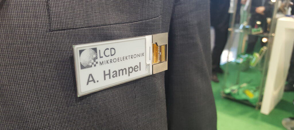 E-paper name tag - LCD Mikroelektronik